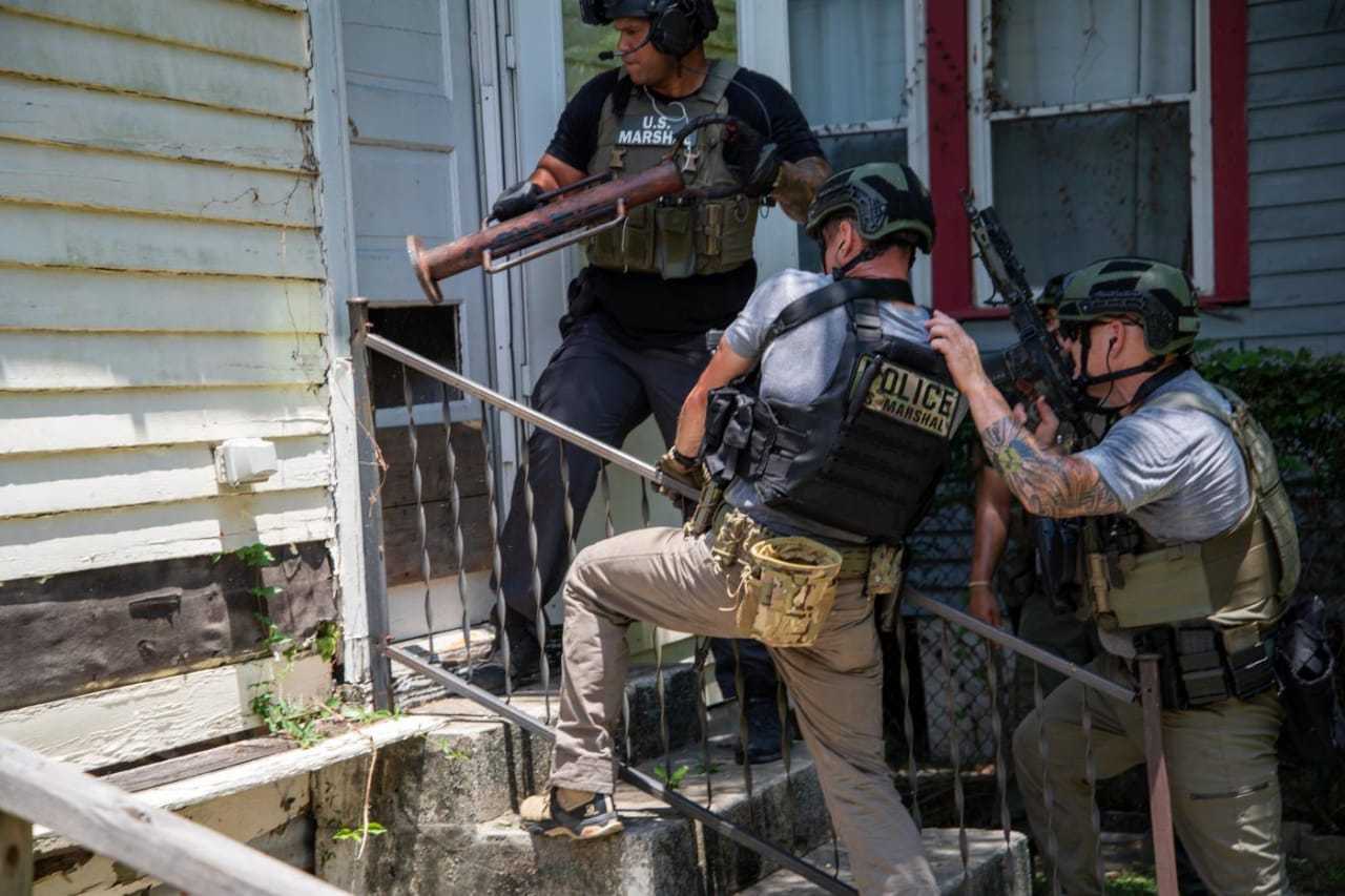 Killers Gangsters Sex Offenders Us Marshals Capture 76 000 Fugitives