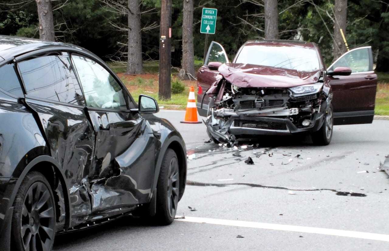 Broken Arm, Facial Injuries Reported In Paramus Crash | Paramus Daily Voice