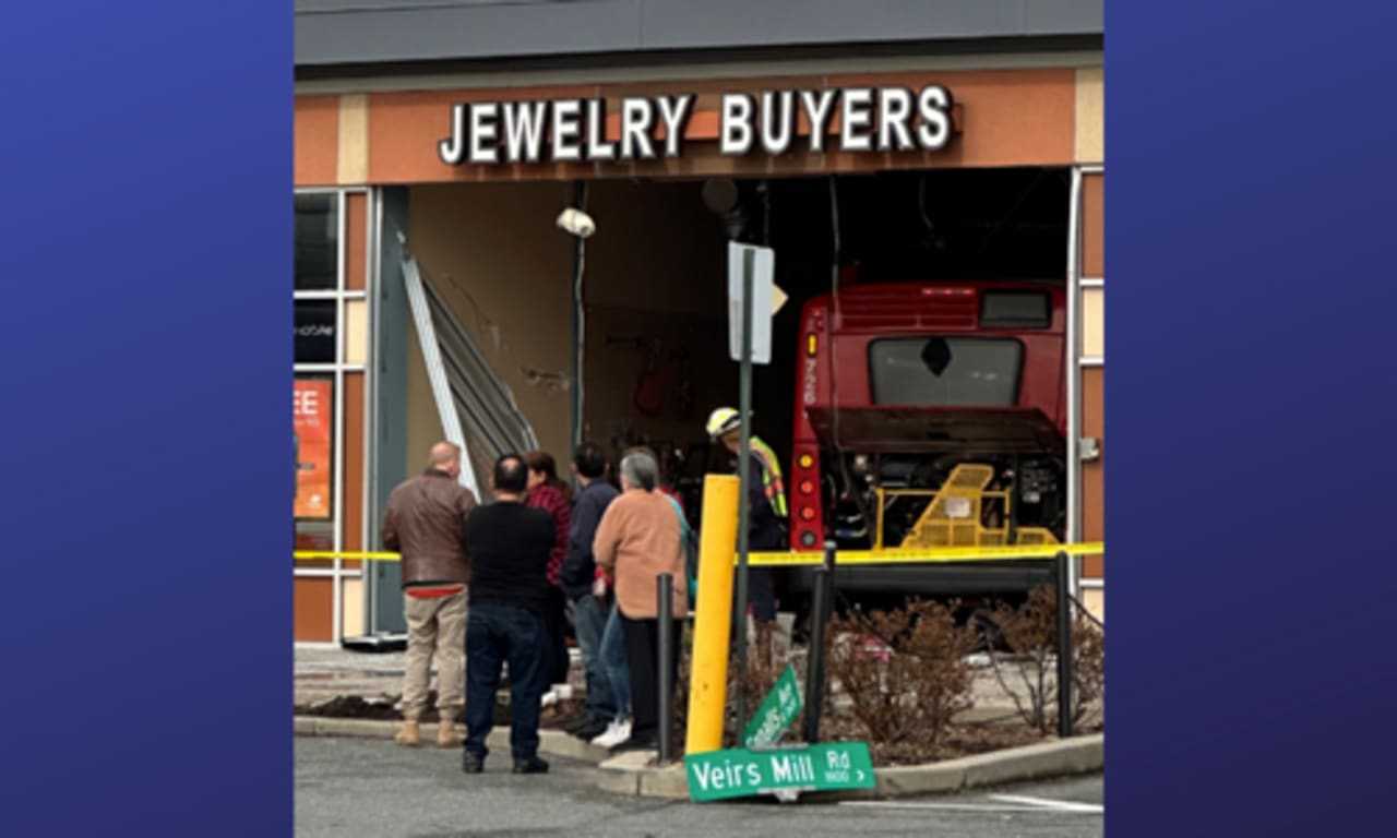 Driver Suspected Of Causing Metro Bus Crash Reportedly Failed To Wear ...