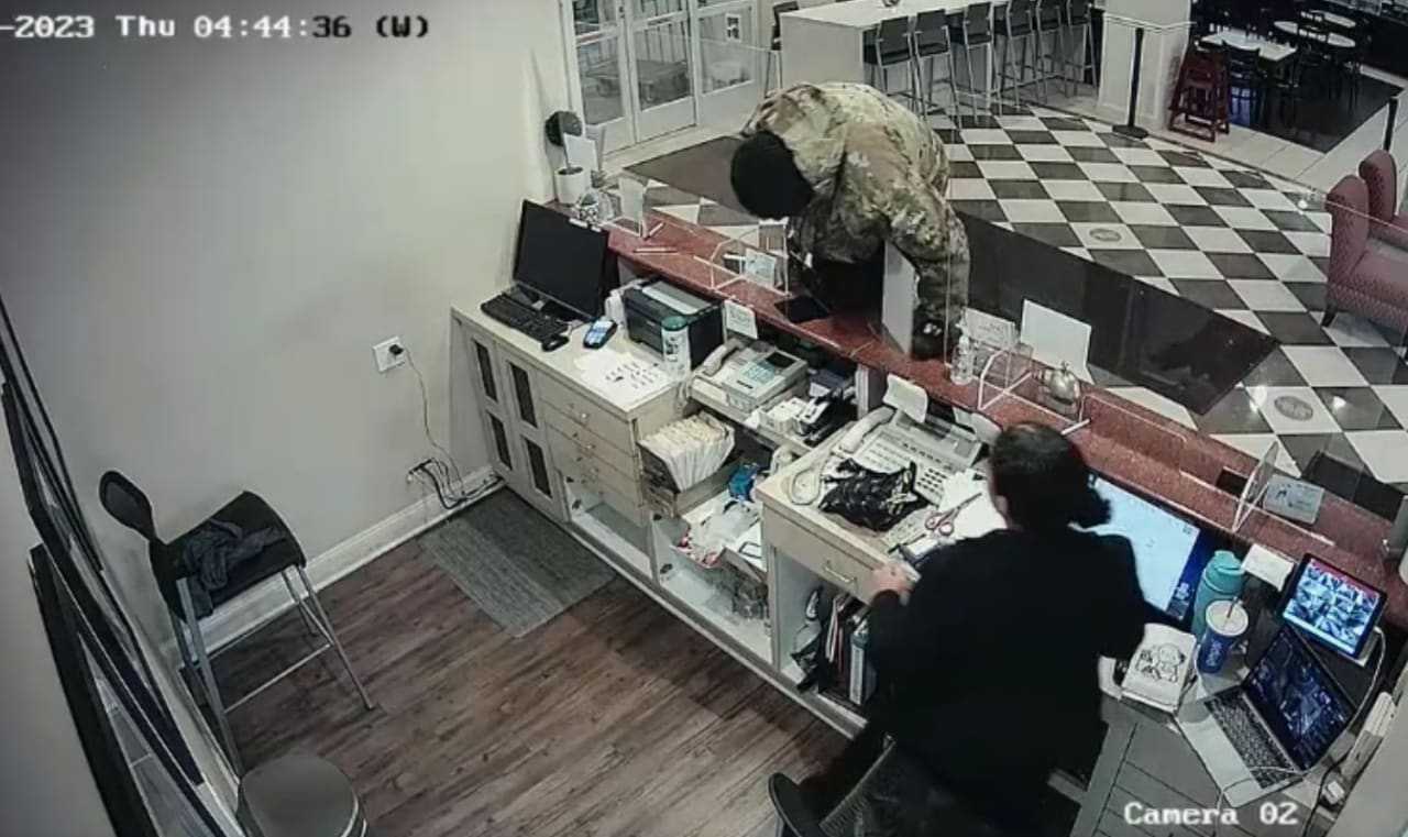 Watch: Knife-Wielding Robber At Long Island Motel Seen On Surveillance ...