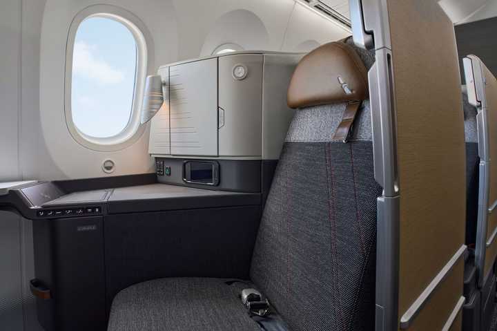 American Airlines Adds Luxury Suites With Privacy Doors On Some Flights ...