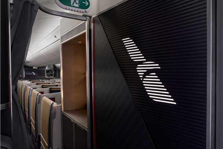 American Airlines Adds Luxury Suites With Privacy Doors On Some Flights ...
