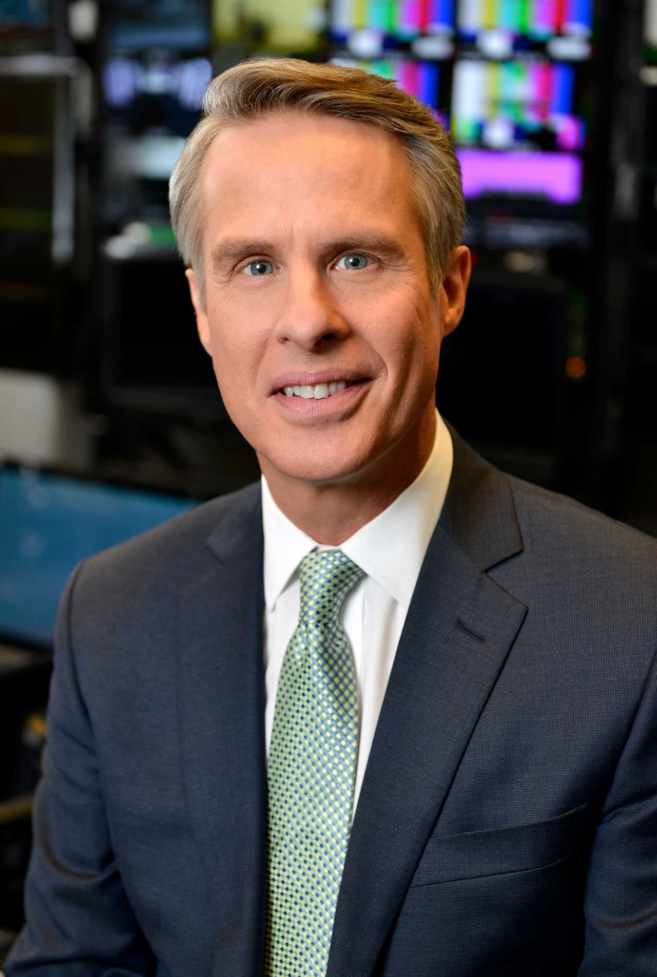 Anchor Terry Moran Out At ABC After Post About Trump Aide | Pearl River ...