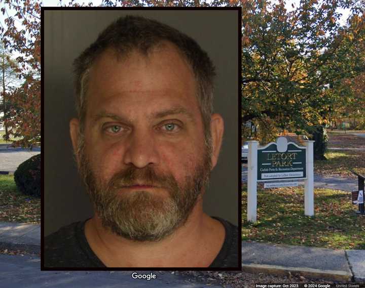 Hey Siri Play Porn Carlisle Man Masturbating At Public Park Says