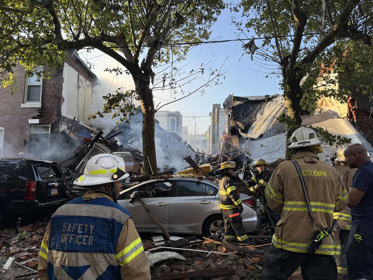 Explosion Kills 1, Injures 2 Women; Levels Philadelphia Rowhomes: Fire ...