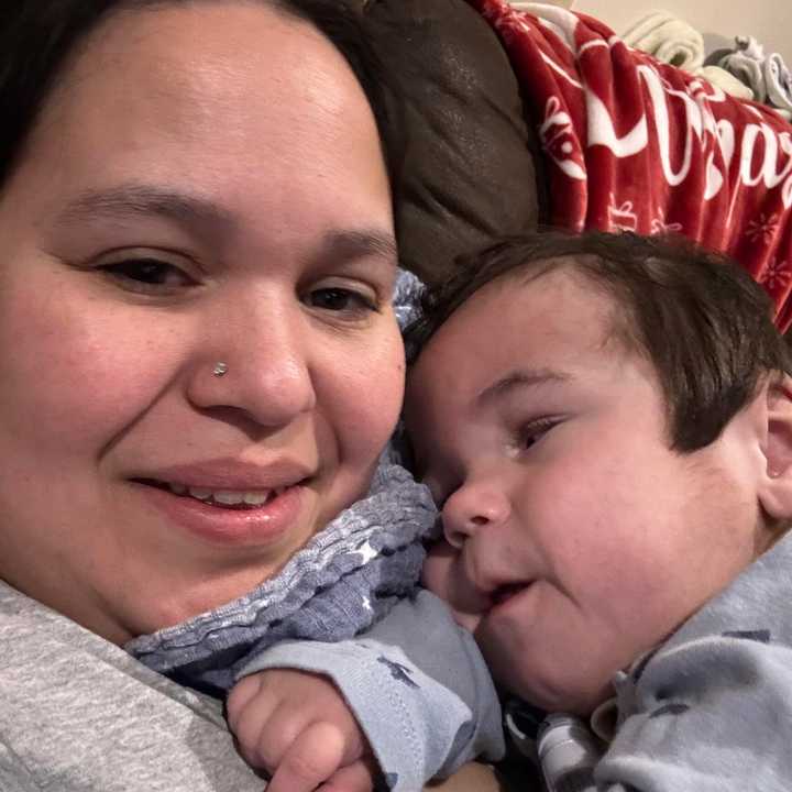 Flight Crew Demanded Toddler Be Removed From Ventilator, Says NJ Mom ...