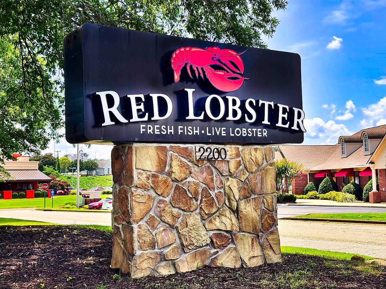 Red Lobster Replaces Endless Shrimp With New Deal After Emerging From ...