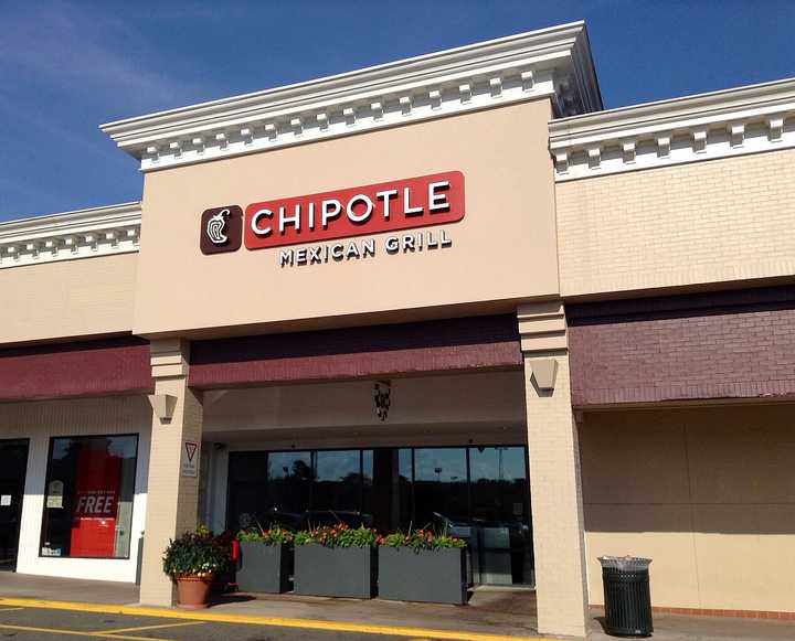Chipotle Launches First New Dip In Five Years: See The Spicy, Smoky ...