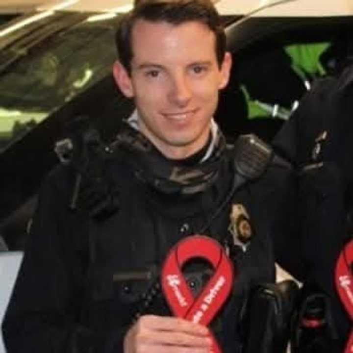 Officer Dies, Gunman Takes Staff Hostage In PA Hospital Shooting ...