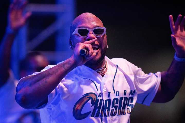 Flo Rida Brings Random Girl On Stage At Concert And She Crushes It ...