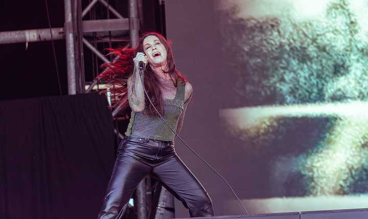 Swift Makes History In Songwriters Hall Of Fame's Star-Studded 2026 ...