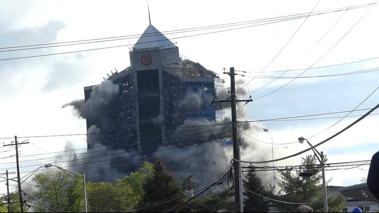 Video Shows Sheraton Crossroads Implosion | Mahwah-Ramsey Daily Voice