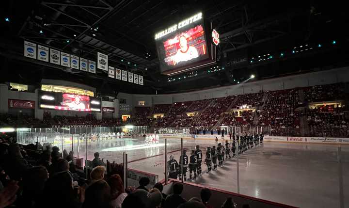 Sudden Blackout In College Hockey OT Thriller Stuns Social Media: 'No ...
