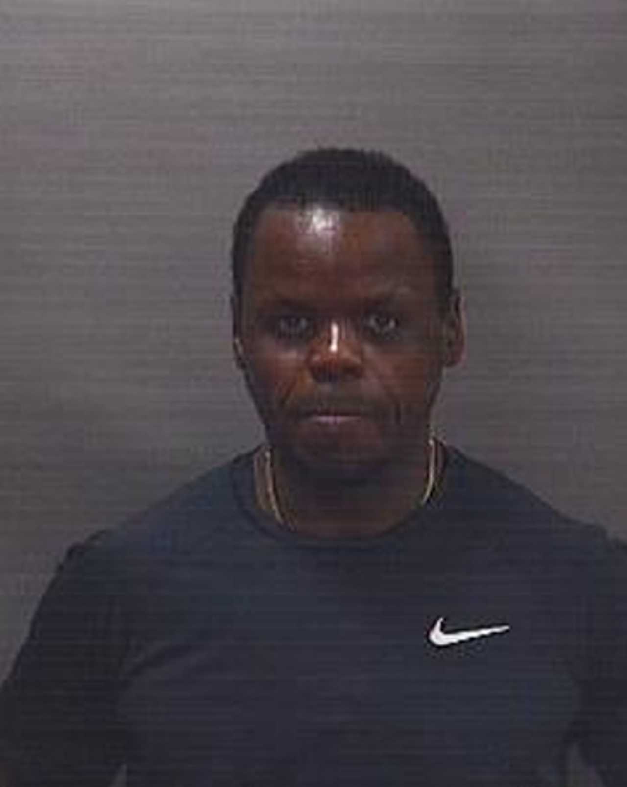 Man Shoplifts From Ct Mall Leads Officers On Chase While Pretending To