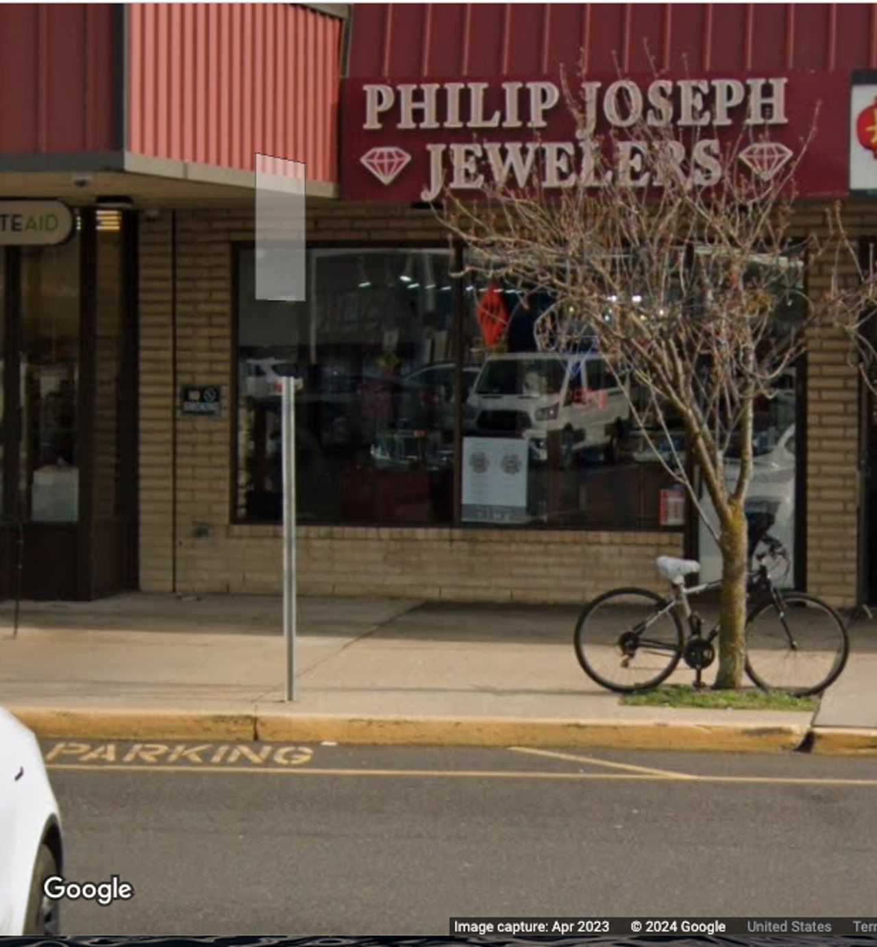 Suspects On Loose After Smash-Grab Bellmore Jewelry Store Robbery In ...