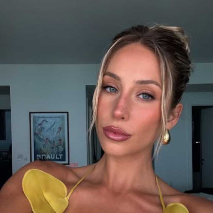 After Purported $1M Gymshark Payout, NJ Influencer Alix Earle Hits ...