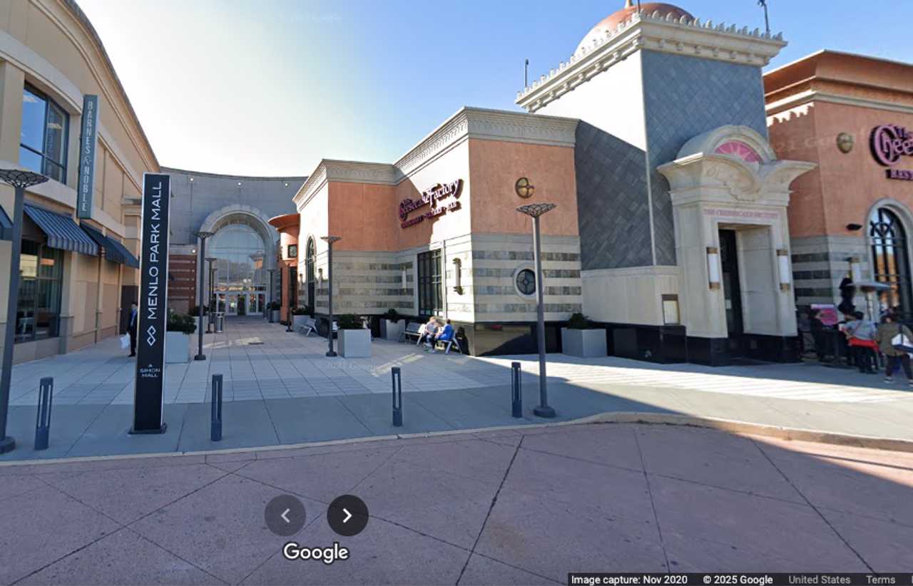 Video: Hundreds Of Teens Brawl At Menlo Park Mall In Edison, 4 Arrested ...