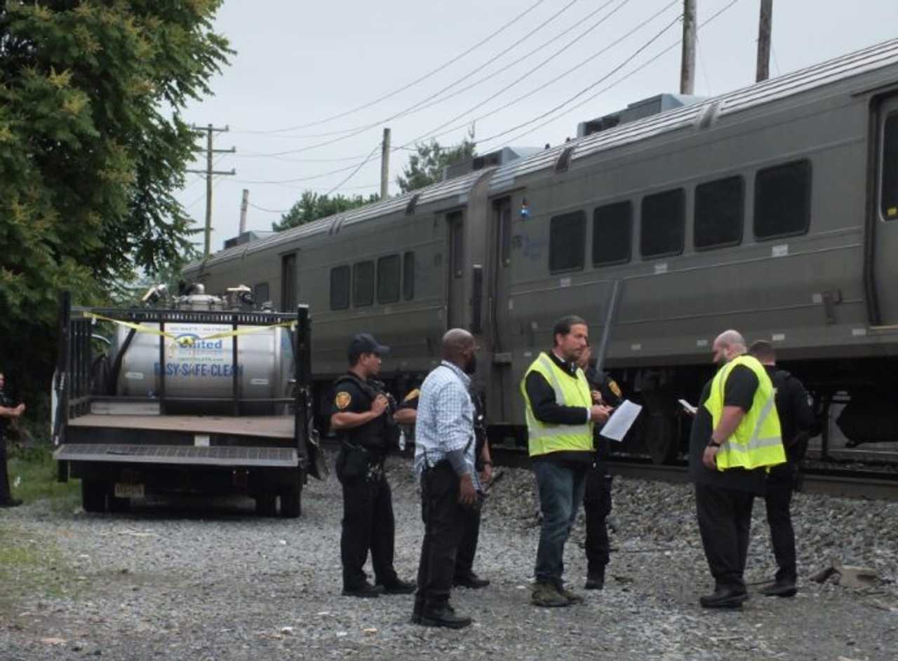 NJ Transit Train With 320 On Board Strikes Truck In Bergen County ...