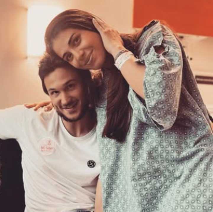 Ex-NY Knicks Player Danilo Gallinari's Wife Attacked By Shark | White ...