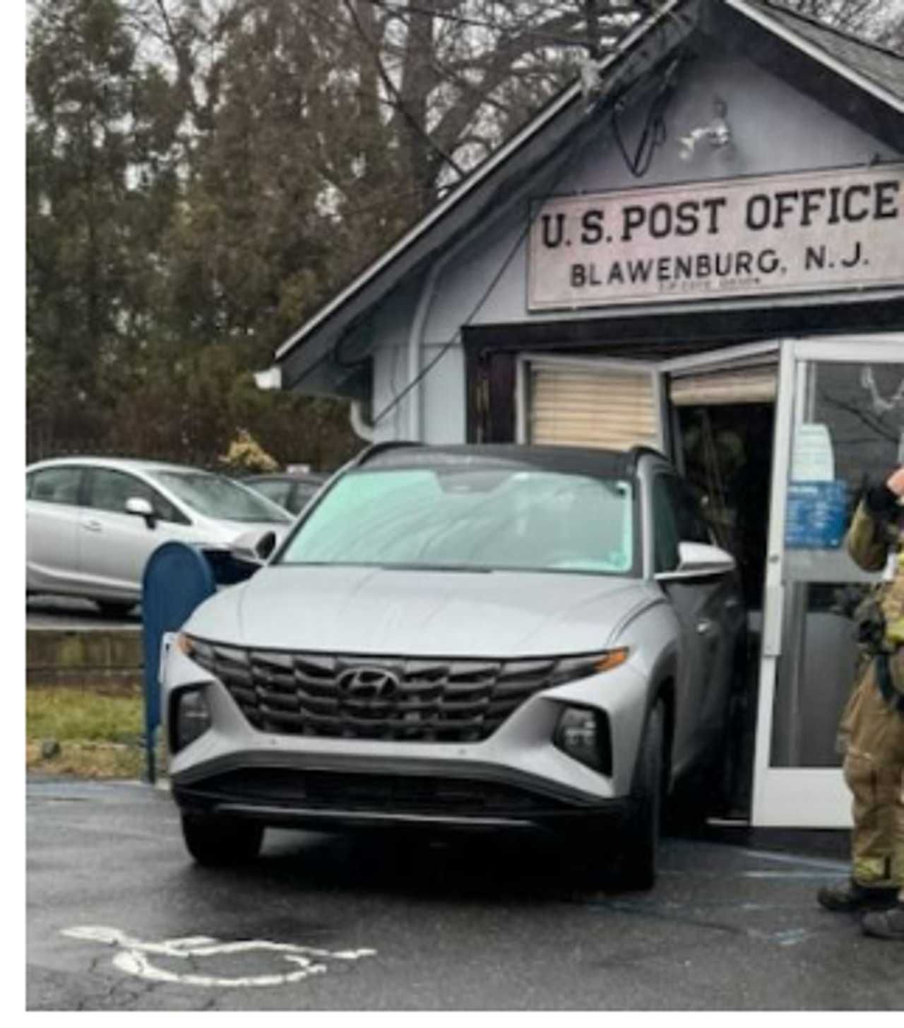 Careless Driver Crashes Into Post Office: Montgomery PD | Montgomery ...