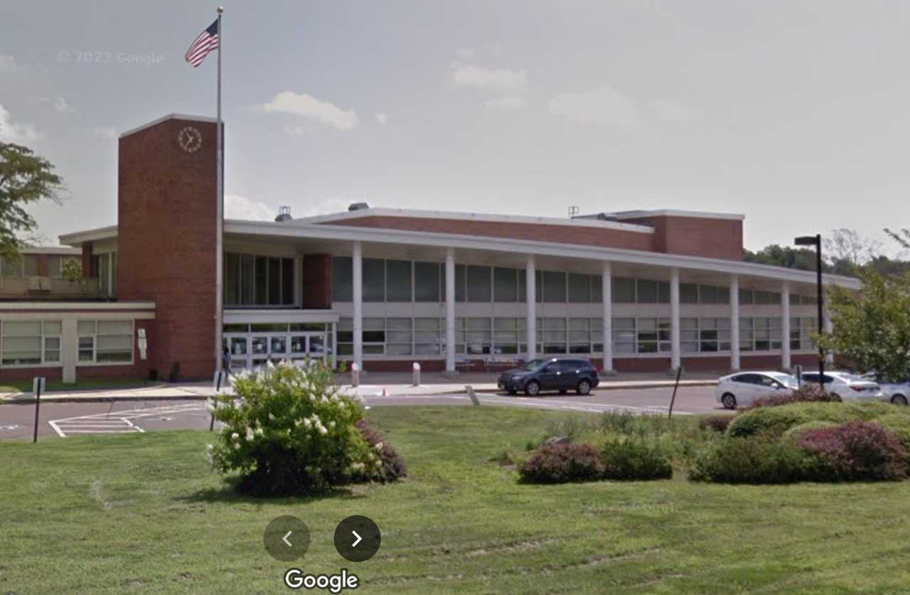 New Canaan Teacher Dies Unexpectedly, Middle School Says | Trumbull ...