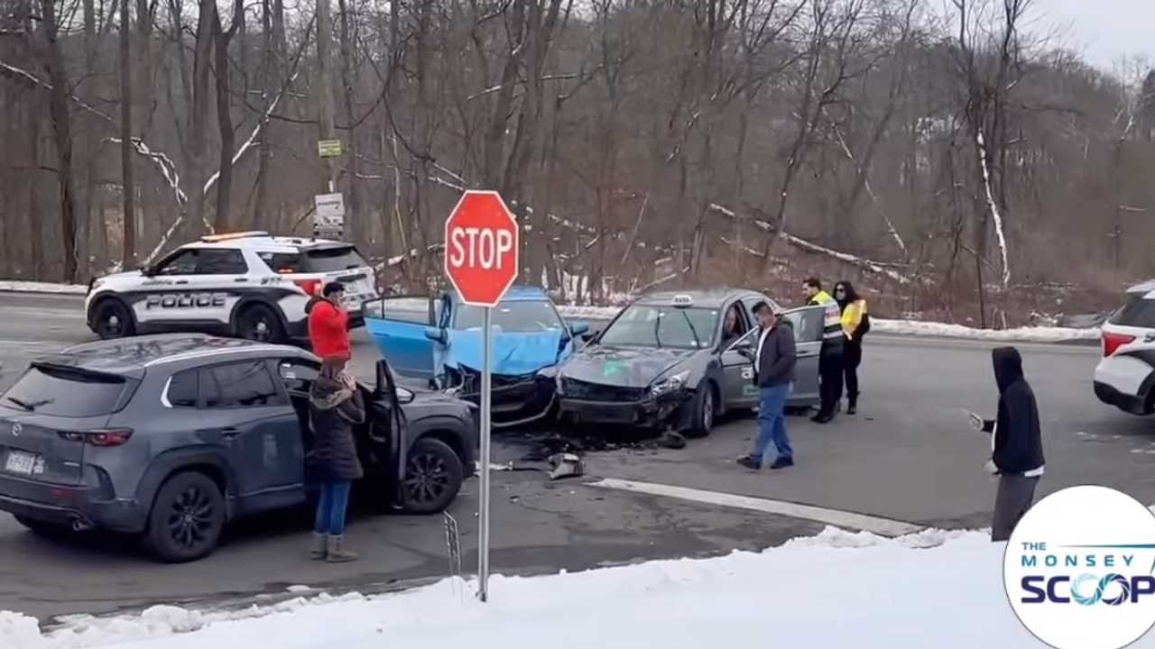 3-Car Crash Involving Taxi Causes Injuries In Hudson Valley (Video ...