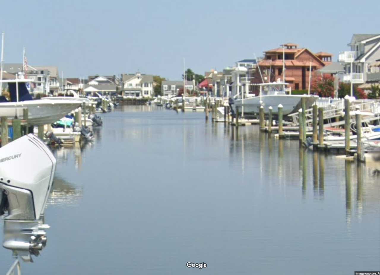 NJ High School Rowers Rescued After Boat Takes On Water: Firefighters ... NJ High School Rowers Rescued After Boat Takes On Water: Firefighters ...