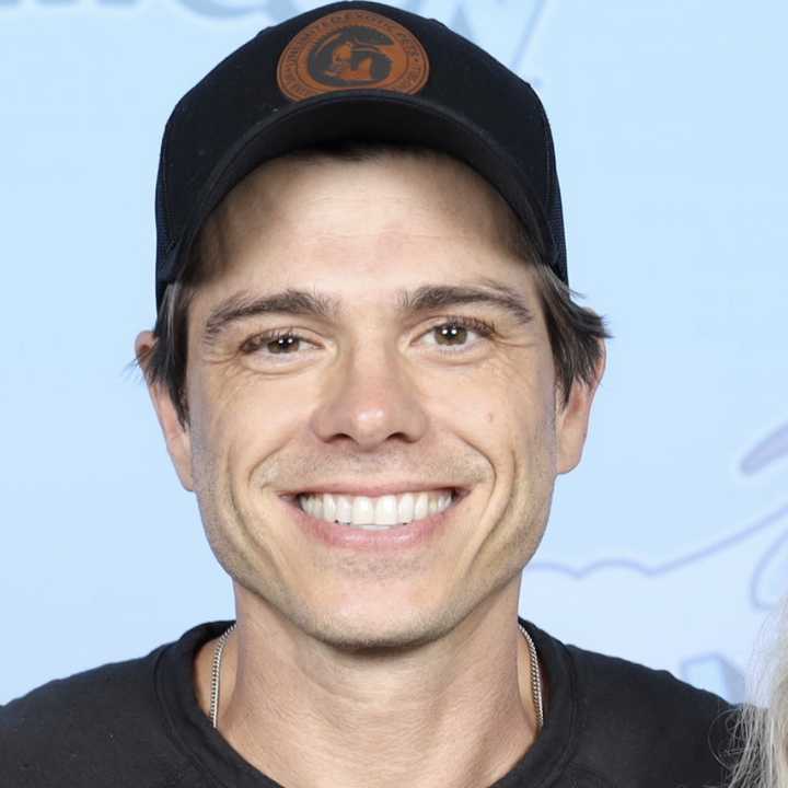 Abington’s Matthew Lawrence Unmasked As Paparazzo On 'The Masked Singer ...