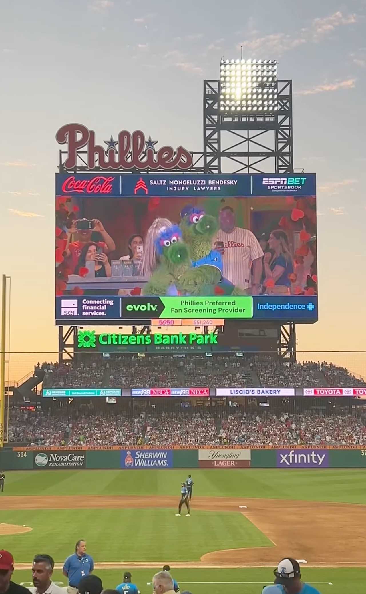 Philly Phanatic Trolls Coldplay Kiss Cam Couple In Hilarious Ballpark ...
