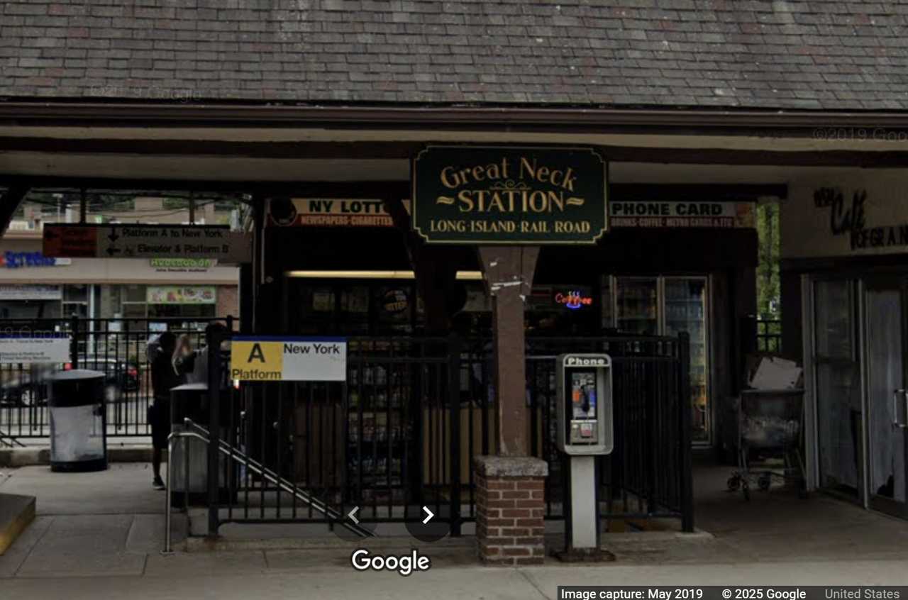 Watch: Wild Flash Flooding Transforms Great Neck Plaza Train Station ...