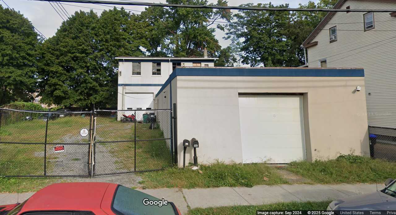 FBI, Police Raid Building Owned By Taxi Company In NY (Developing ...