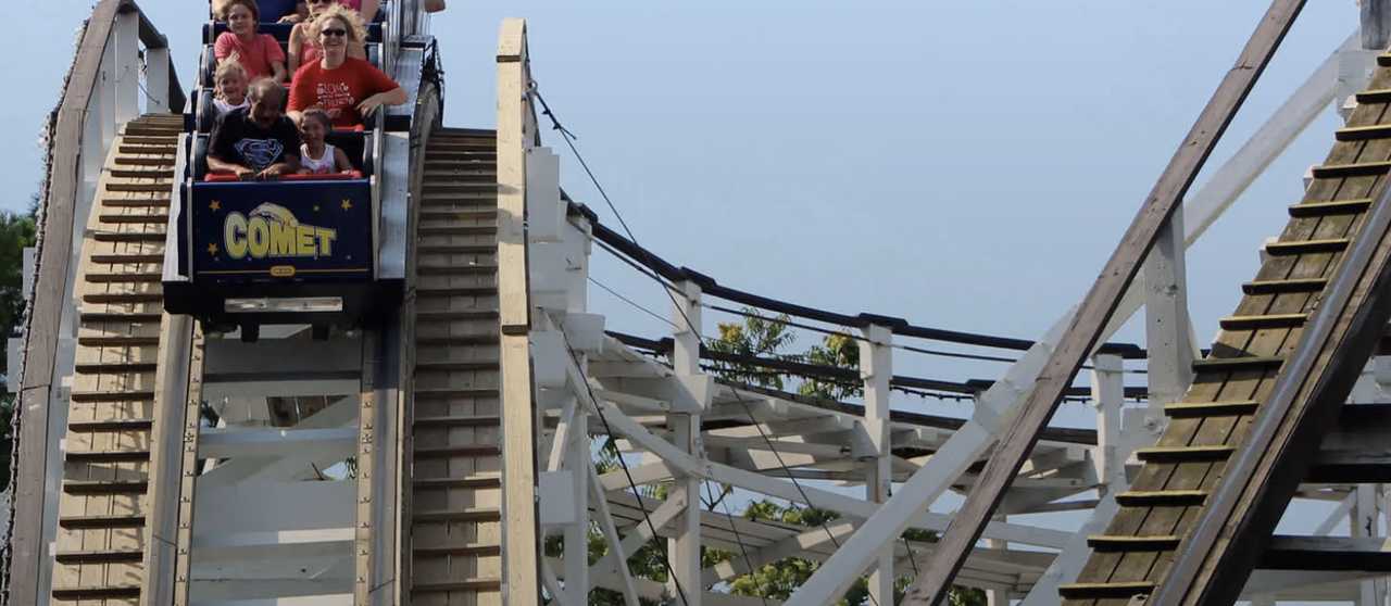Watch: Riders Evacuated From Comet At Hersheypark After Off-Ride ...