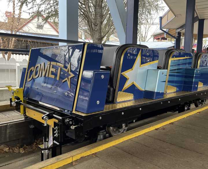 Watch: Riders Evacuated From Comet At Hersheypark After Off-Ride ...