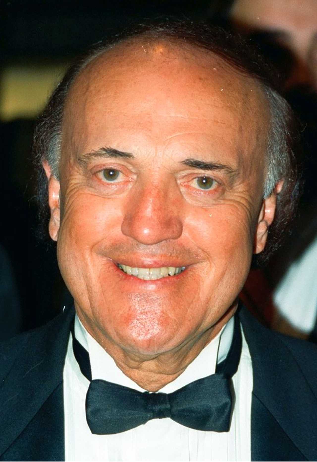 Peter Arnett Dies: Fearless TV Reporter Who Broadcast From Baghdad ...