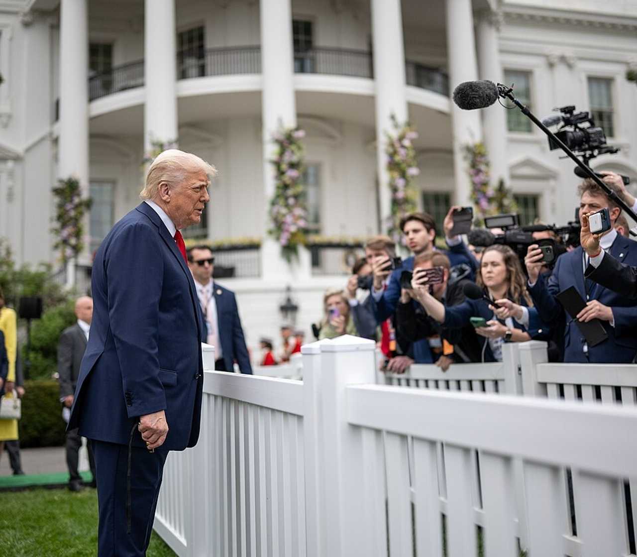 Trump Plans To Add More Color To White House — And He'll Foot The Bill ...