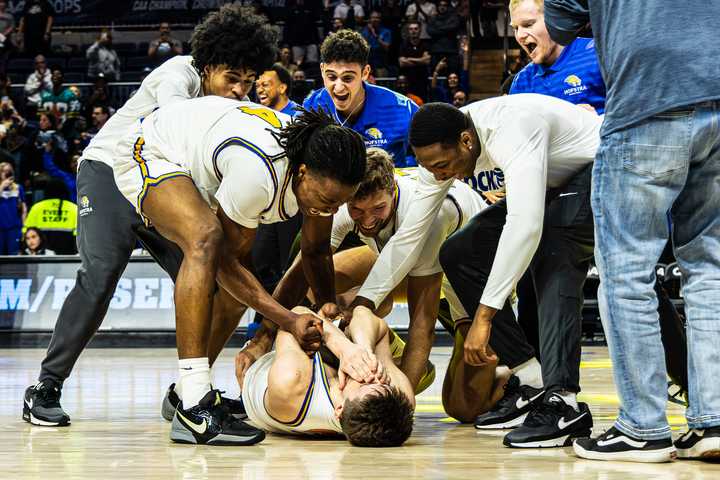 Meet The Student Photographer Thriving Alongside Hofstra Basketball's ...