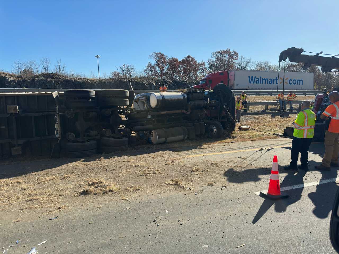Overturned Tractor Trailer Shuts Route 287 At Nj Ny Border Englewood