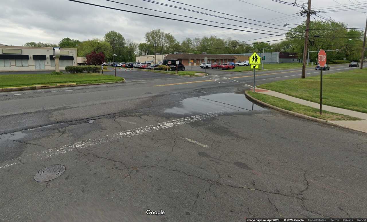 School Crossing Guard Hit At Crosswalk, Critically Injured In South ...