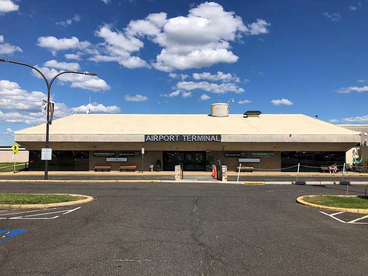 American Airlines Adds Philly Bus Route To Fifth Regional Airport: What ...