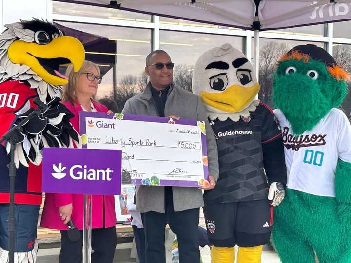 Giant Food Opens New Maryland Store With Ledo Pizza, Sushi, Starbucks ...